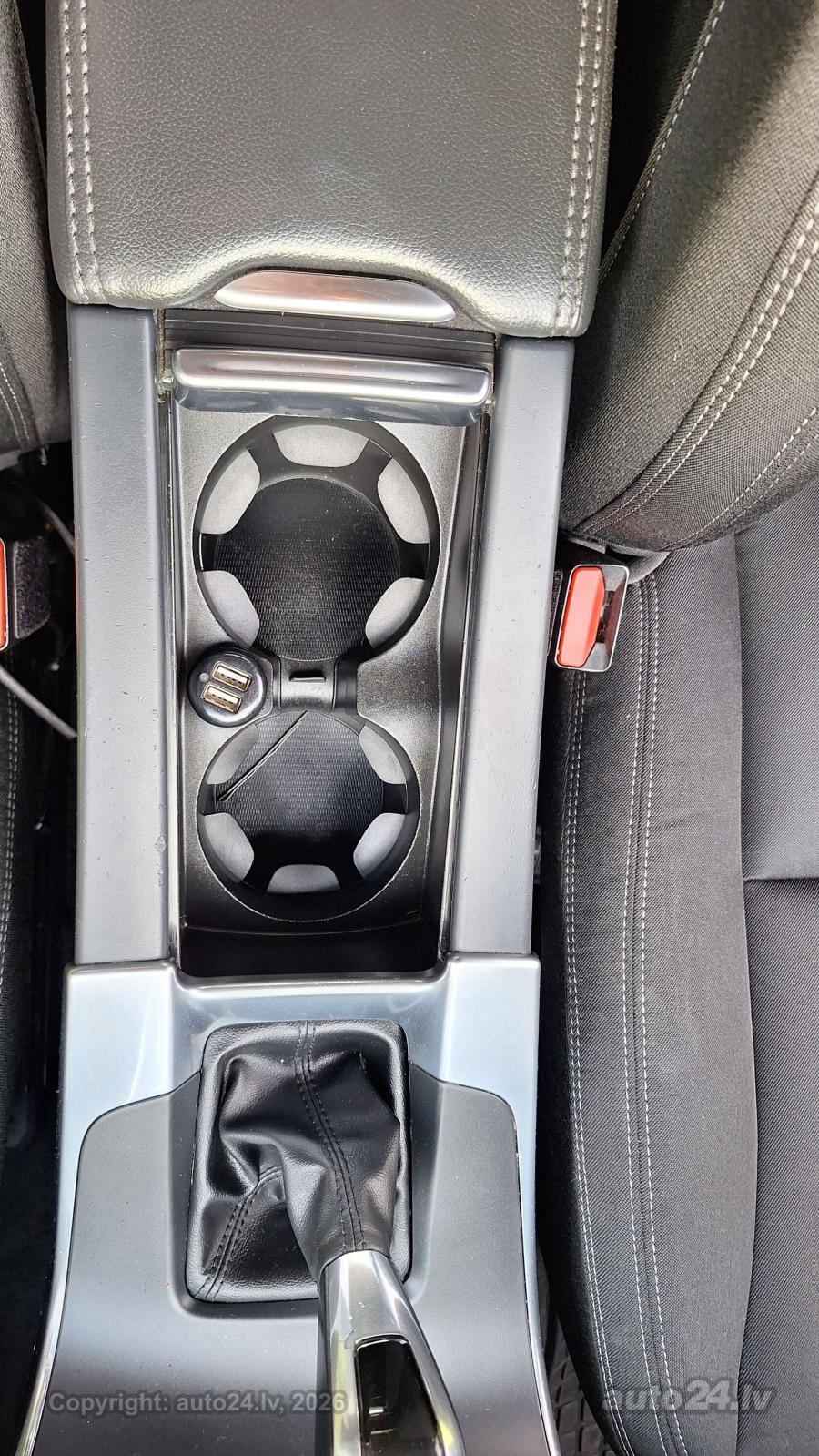 Pelēks Volvo V60 2016 Rakvere, ar dzinēja tilpumu 2.00 L un nobraukumu 275 tūkst. km par 7500 €, foto 14 vietnē AUTOMOTO.COM.LV