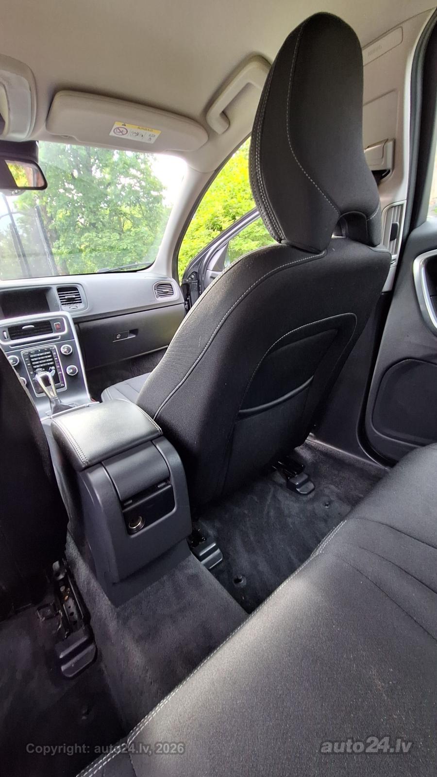 Pelēks Volvo V60 2016 Rakvere, ar dzinēja tilpumu 2.00 L un nobraukumu 275 tūkst. km par 7500 €, foto 15 vietnē AUTOMOTO.COM.LV