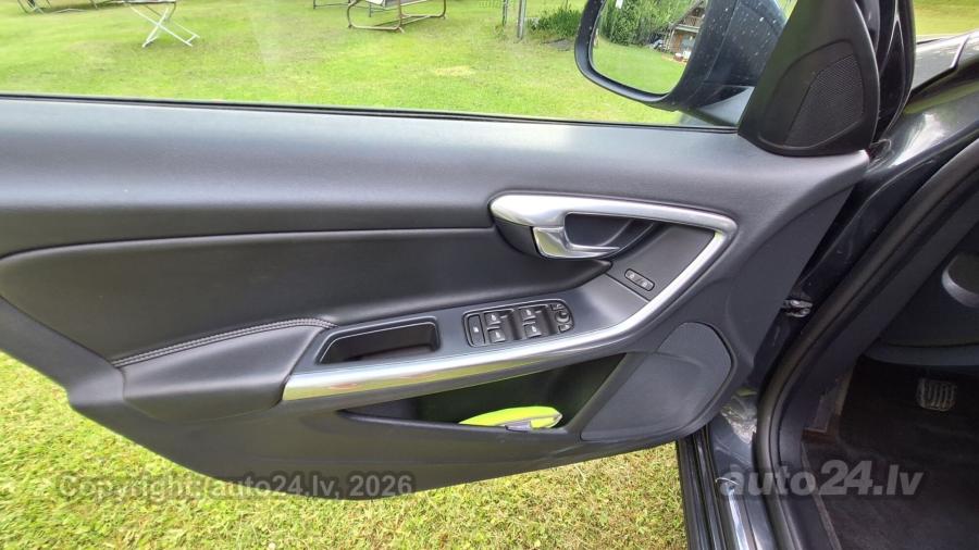 Pelēks Volvo V60 2016 Rakvere, ar dzinēja tilpumu 2.00 L un nobraukumu 275 tūkst. km par 7500 €, foto 16 vietnē AUTOMOTO.COM.LV