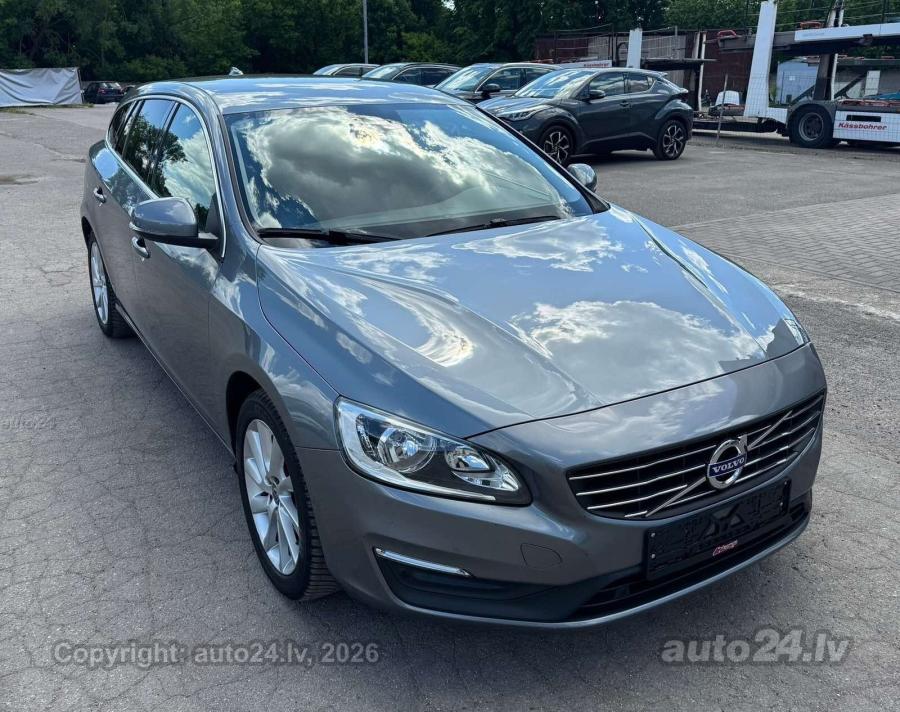 Grey Volvo V60 2016 in Tallinn, with an engine capacity of 2.00 L and mileage of 230 thousand km for 7480 €, photo 4 on AUTOMOTO.COM.LV