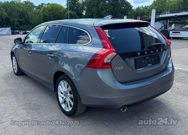 Pelēks Volvo V60 2016 Tallina, ar dzinēja tilpumu 2.00 L un nobraukumu 230 tūkst. km par 7480 €, foto 4 vietnē AUTOMOTO.COM.LV