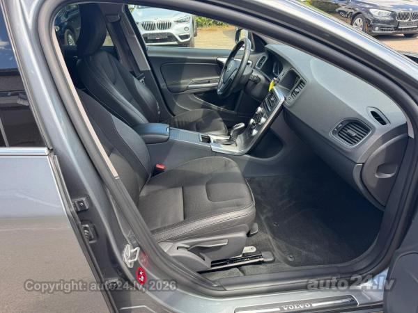 Pelēks Volvo V60 2016 Tallina, ar dzinēja tilpumu 2.00 L un nobraukumu 230 tūkst. km par 7480 €, foto 7 vietnē AUTOMOTO.COM.LV