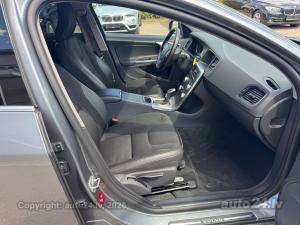 Grey Volvo V60 2016 in Tallinn, with an engine capacity of 2.00 L and mileage of 230 thousand km for 7480 €, photo 8 on AUTOMOTO.COM.LV