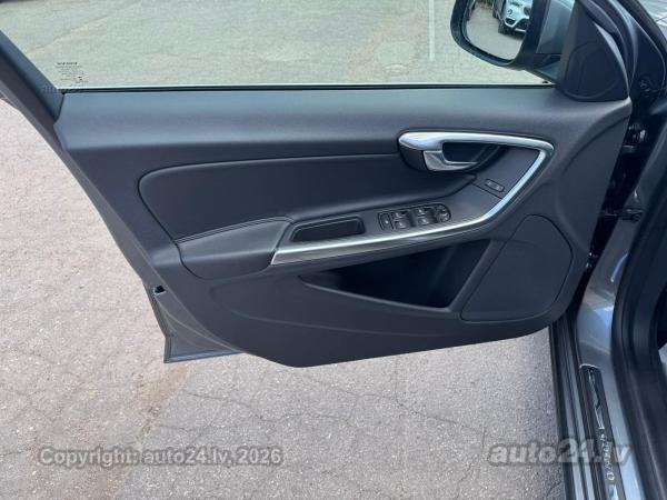 Pelēks Volvo V60 2016 Tallina, ar dzinēja tilpumu 2.00 L un nobraukumu 230 tūkst. km par 7480 €, foto 8 vietnē AUTOMOTO.COM.LV