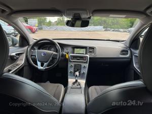Grey Volvo V60 2016 in Tallinn, with an engine capacity of 2.00 L and mileage of 230 thousand km for 7480 €, photo 10 on AUTOMOTO.COM.LV