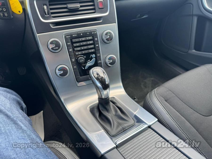 Grey Volvo V60 2016 in Tallinn, with an engine capacity of 2.00 L and mileage of 230 thousand km for 7480 €, photo 11 on AUTOMOTO.COM.LV