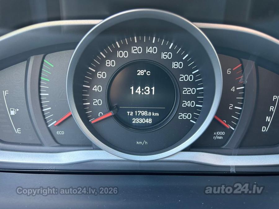 Grey Volvo V60 2016 in Tallinn, with an engine capacity of 2.00 L and mileage of 230 thousand km for 7480 €, photo 15 on AUTOMOTO.COM.LV
