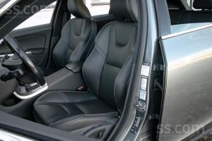 Pelēks Volvo V60 2016 Tukums, ar dzinēja tilpumu 2.40 L un nobraukumu 132 tūkst. km par 15490 €, foto 7 vietnē AUTOMOTO.COM.LV