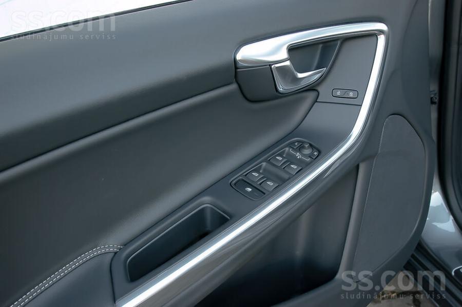 Pelēks Volvo V60 2016 Tukums, ar dzinēja tilpumu 2.40 L un nobraukumu 132 tūkst. km par 15490 €, foto 8 vietnē AUTOMOTO.COM.LV