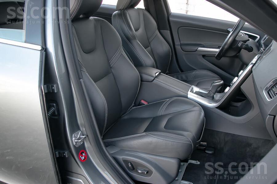 Pelēks Volvo V60 2016 Tukums, ar dzinēja tilpumu 2.40 L un nobraukumu 132 tūkst. km par 15490 €, foto 11 vietnē AUTOMOTO.COM.LV