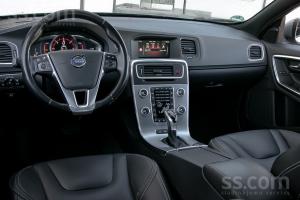 Pelēks Volvo V60 2016 Tukums, ar dzinēja tilpumu 2.40 L un nobraukumu 132 tūkst. km par 15490 €, foto 13 vietnē AUTOMOTO.COM.LV