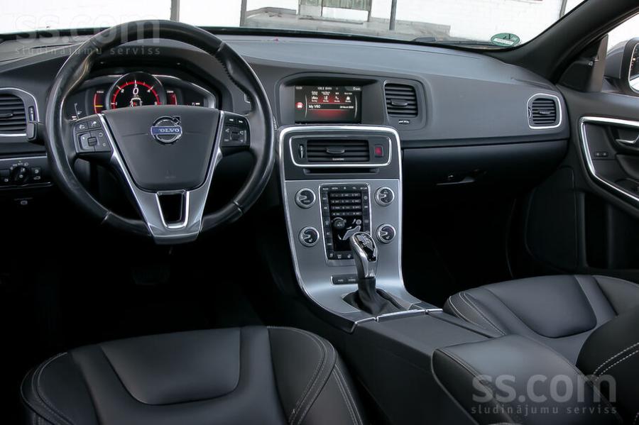 Pelēks Volvo V60 2016 Tukums, ar dzinēja tilpumu 2.40 L un nobraukumu 132 tūkst. km par 15490 €, foto 13 vietnē AUTOMOTO.COM.LV