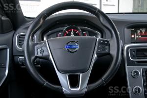 Pelēks Volvo V60 2016 Tukums, ar dzinēja tilpumu 2.40 L un nobraukumu 132 tūkst. km par 15490 €, foto 14 vietnē AUTOMOTO.COM.LV
