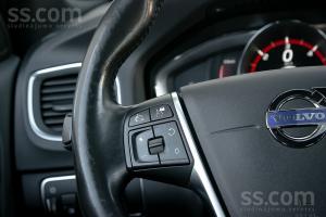 Pelēks Volvo V60 2016 Tukums, ar dzinēja tilpumu 2.40 L un nobraukumu 132 tūkst. km par 15490 €, foto 15 vietnē AUTOMOTO.COM.LV