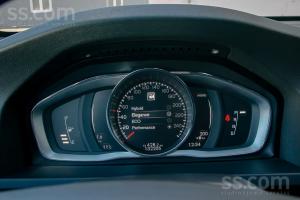 Pelēks Volvo V60 2016 Tukums, ar dzinēja tilpumu 2.40 L un nobraukumu 132 tūkst. km par 15490 €, foto 18 vietnē AUTOMOTO.COM.LV