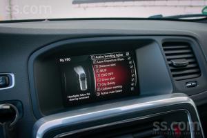 Pelēks Volvo V60 2016 Tukums, ar dzinēja tilpumu 2.40 L un nobraukumu 132 tūkst. km par 15490 €, foto 24 vietnē AUTOMOTO.COM.LV
