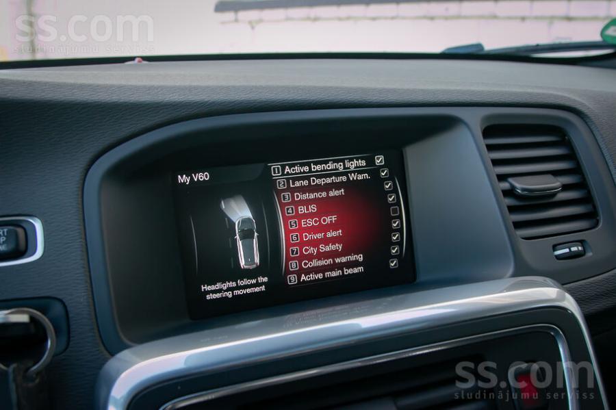 Pelēks Volvo V60 2016 Tukums, ar dzinēja tilpumu 2.40 L un nobraukumu 132 tūkst. km par 15490 €, foto 24 vietnē AUTOMOTO.COM.LV