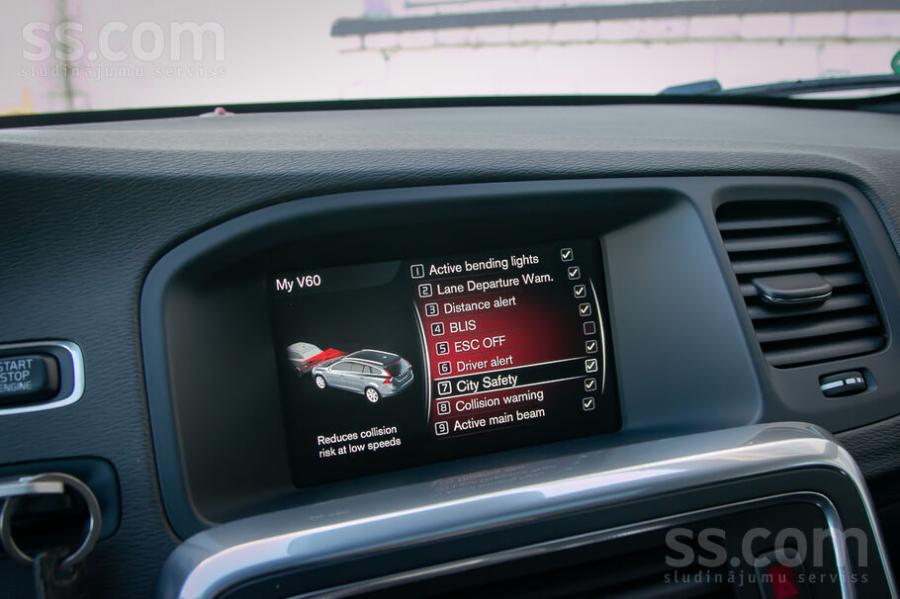 Pelēks Volvo V60 2016 Tukums, ar dzinēja tilpumu 2.40 L un nobraukumu 132 tūkst. km par 15490 €, foto 25 vietnē AUTOMOTO.COM.LV
