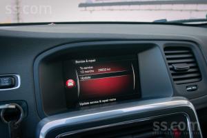Pelēks Volvo V60 2016 Tukums, ar dzinēja tilpumu 2.40 L un nobraukumu 132 tūkst. km par 15490 €, foto 27 vietnē AUTOMOTO.COM.LV