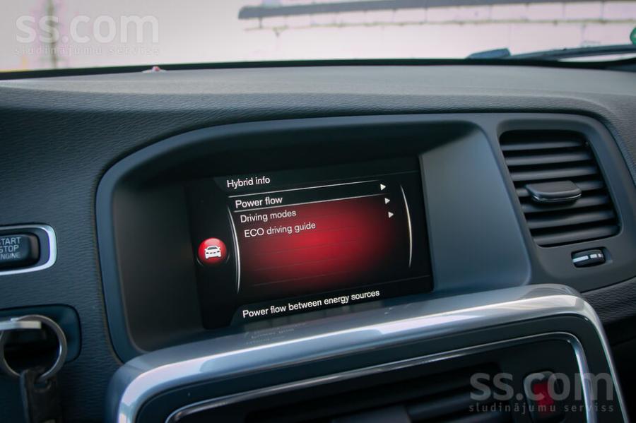 Pelēks Volvo V60 2016 Tukums, ar dzinēja tilpumu 2.40 L un nobraukumu 132 tūkst. km par 15490 €, foto 28 vietnē AUTOMOTO.COM.LV