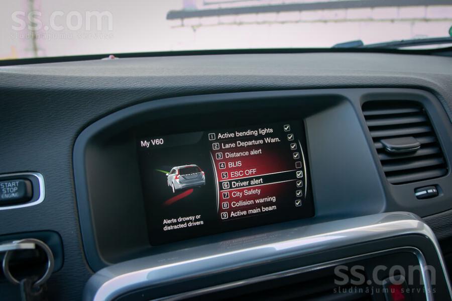 Pelēks Volvo V60 2016 Tukums, ar dzinēja tilpumu 2.40 L un nobraukumu 132 tūkst. km par 15490 €, foto 31 vietnē AUTOMOTO.COM.LV