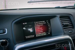 Pelēks Volvo V60 2016 Tukums, ar dzinēja tilpumu 2.40 L un nobraukumu 132 tūkst. km par 15490 €, foto 32 vietnē AUTOMOTO.COM.LV