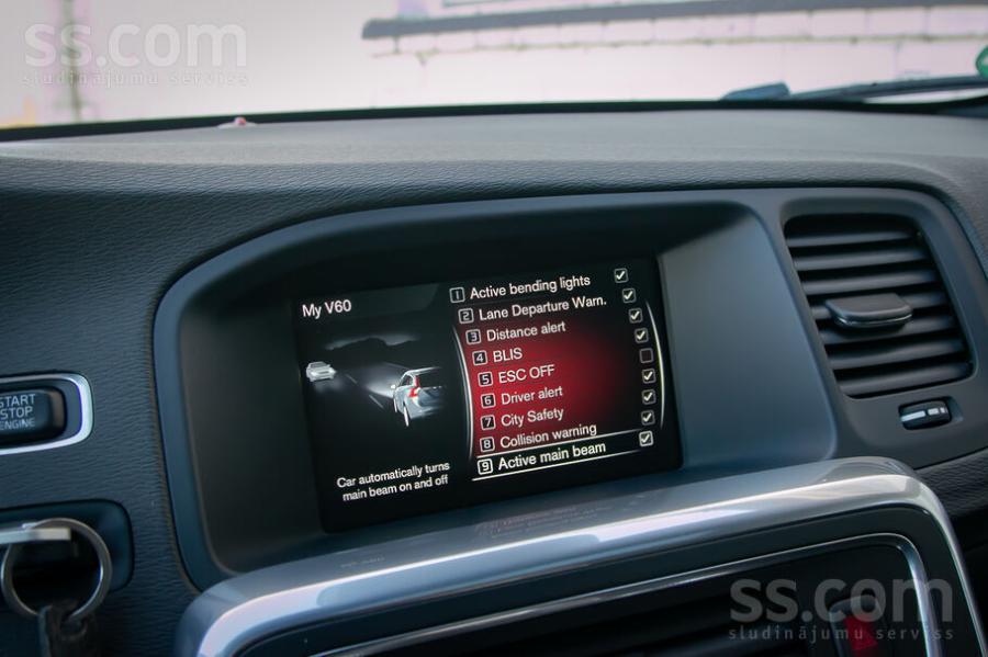 Pelēks Volvo V60 2016 Tukums, ar dzinēja tilpumu 2.40 L un nobraukumu 132 tūkst. km par 15490 €, foto 32 vietnē AUTOMOTO.COM.LV