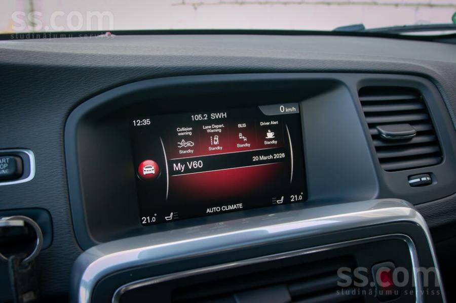 Pelēks Volvo V60 2016 Tukums, ar dzinēja tilpumu 2.40 L un nobraukumu 132 tūkst. km par 15490 €, foto 33 vietnē AUTOMOTO.COM.LV