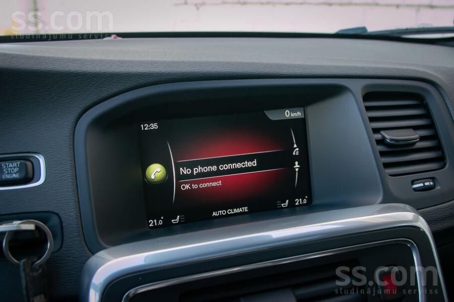 Pelēks Volvo V60 2016 Tukums, ar dzinēja tilpumu 2.40 L un nobraukumu 132 tūkst. km par 15490 €, foto 35 vietnē AUTOMOTO.COM.LV