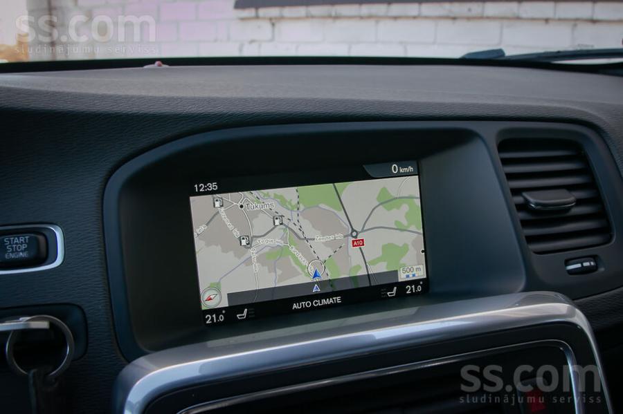 Pelēks Volvo V60 2016 Tukums, ar dzinēja tilpumu 2.40 L un nobraukumu 132 tūkst. km par 15490 €, foto 36 vietnē AUTOMOTO.COM.LV