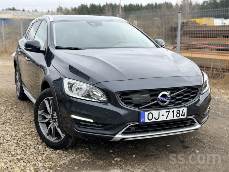 Pelēks Volvo V60 2016 Rīga, ar dzinēja tilpumu 2.00 L un nobraukumu 256 tūkst. km par 10995 €, foto 1 vietnē AUTOMOTO.COM.LV