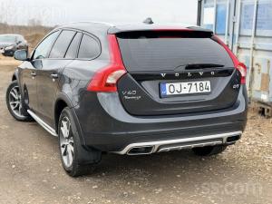 Pelēks Volvo V60 2016 Rīga, ar dzinēja tilpumu 2.00 L un nobraukumu 256 tūkst. km par 10995 €, foto 3 vietnē AUTOMOTO.COM.LV