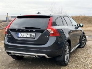 Pelēks Volvo V60 2016 Rīga, ar dzinēja tilpumu 2.00 L un nobraukumu 256 tūkst. km par 10995 €, foto 5 vietnē AUTOMOTO.COM.LV