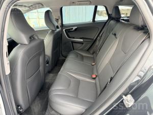Pelēks Volvo V60 2016 Rīga, ar dzinēja tilpumu 2.00 L un nobraukumu 256 tūkst. km par 10995 €, foto 7 vietnē AUTOMOTO.COM.LV