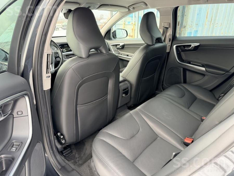 Pelēks Volvo V60 2016 Rīga, ar dzinēja tilpumu 2.00 L un nobraukumu 256 tūkst. km par 10995 €, foto 8 vietnē AUTOMOTO.COM.LV