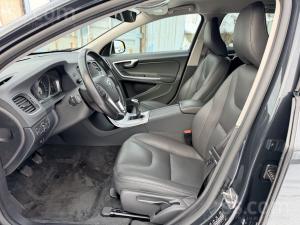 Pelēks Volvo V60 2016 Rīga, ar dzinēja tilpumu 2.00 L un nobraukumu 256 tūkst. km par 10995 €, foto 9 vietnē AUTOMOTO.COM.LV