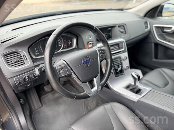 Grey Volvo V60 2016 in Riga, with an engine capacity of 2.00 L and mileage of 256 thousand km for 10995 €, photo 9 on AUTOMOTO.COM.LV