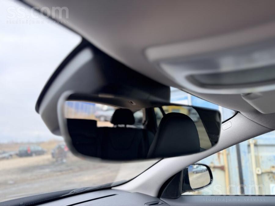 Pelēks Volvo V60 2016 Rīga, ar dzinēja tilpumu 2.00 L un nobraukumu 256 tūkst. km par 10995 €, foto 12 vietnē AUTOMOTO.COM.LV