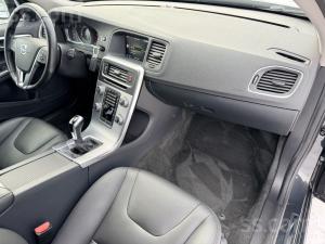 Pelēks Volvo V60 2016 Rīga, ar dzinēja tilpumu 2.00 L un nobraukumu 256 tūkst. km par 10995 €, foto 18 vietnē AUTOMOTO.COM.LV