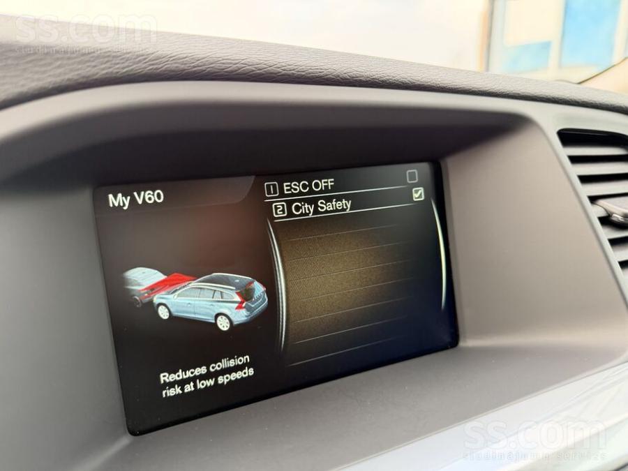 Pelēks Volvo V60 2016 Rīga, ar dzinēja tilpumu 2.00 L un nobraukumu 256 tūkst. km par 10995 €, foto 20 vietnē AUTOMOTO.COM.LV