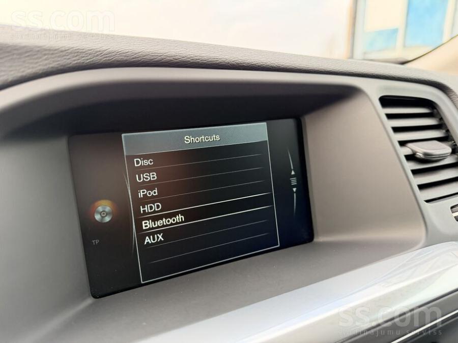 Pelēks Volvo V60 2016 Rīga, ar dzinēja tilpumu 2.00 L un nobraukumu 256 tūkst. km par 10995 €, foto 21 vietnē AUTOMOTO.COM.LV