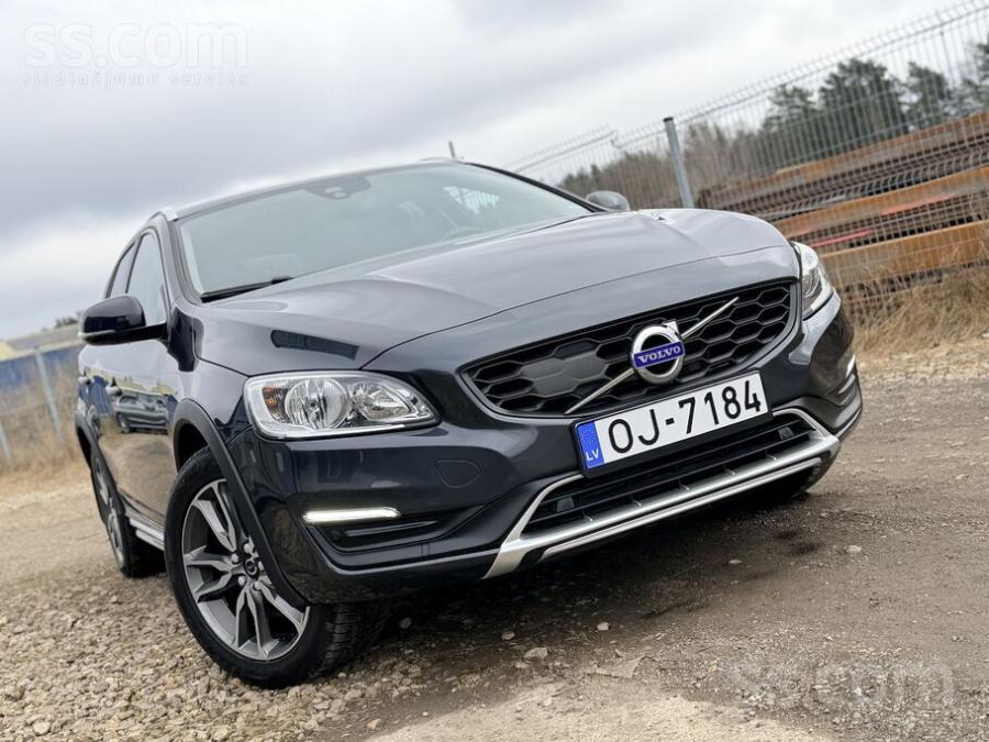 Pelēks Volvo V60 2016 Rīga, ar dzinēja tilpumu 2.00 L un nobraukumu 256 tūkst. km par 10995 €, foto 25 vietnē AUTOMOTO.COM.LV