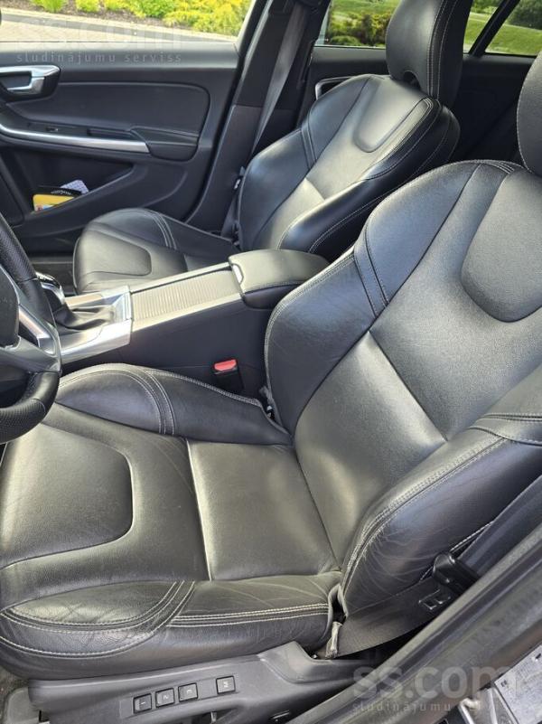 Grey Volvo V60 2016 in Bauska, with an engine capacity of 2.00 L and mileage of 308 thousand km for 8200 €, photo 5 on AUTOMOTO.COM.LV