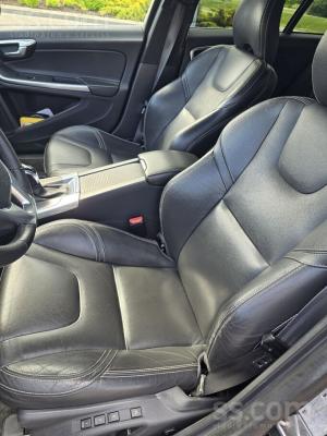 Grey Volvo V60 2016 in Bauska, with an engine capacity of 2.00 L and mileage of 308 thousand km for 8200 €, photo 6 on AUTOMOTO.COM.LV