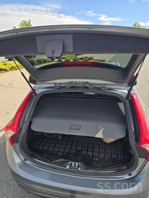Grey Volvo V60 2016 in Bauska, with an engine capacity of 2.00 L and mileage of 308 thousand km for 8200 €, photo 8 on AUTOMOTO.COM.LV