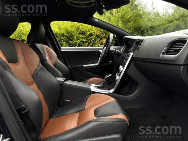Pelēks Volvo V60 2016 Rīga, ar dzinēja tilpumu 2.00 L un nobraukumu 277 tūkst. km par 10400 €, foto 2 vietnē AUTOMOTO.COM.LV