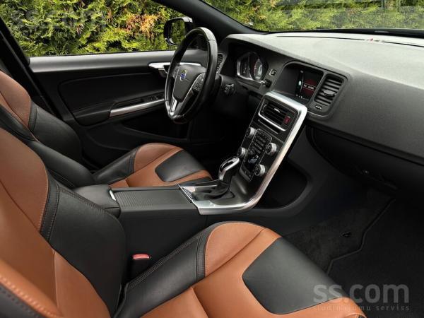 Pelēks Volvo V60 2016 Rīga, ar dzinēja tilpumu 2.00 L un nobraukumu 277 tūkst. km par 10400 €, foto 3 vietnē AUTOMOTO.COM.LV