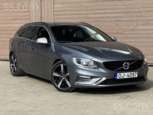 Grey Volvo V60 2016 in Jelgava, with an engine capacity of 2.00 L and mileage of 267 thousand km for 10990 €, photo 3 on AUTOMOTO.COM.LV