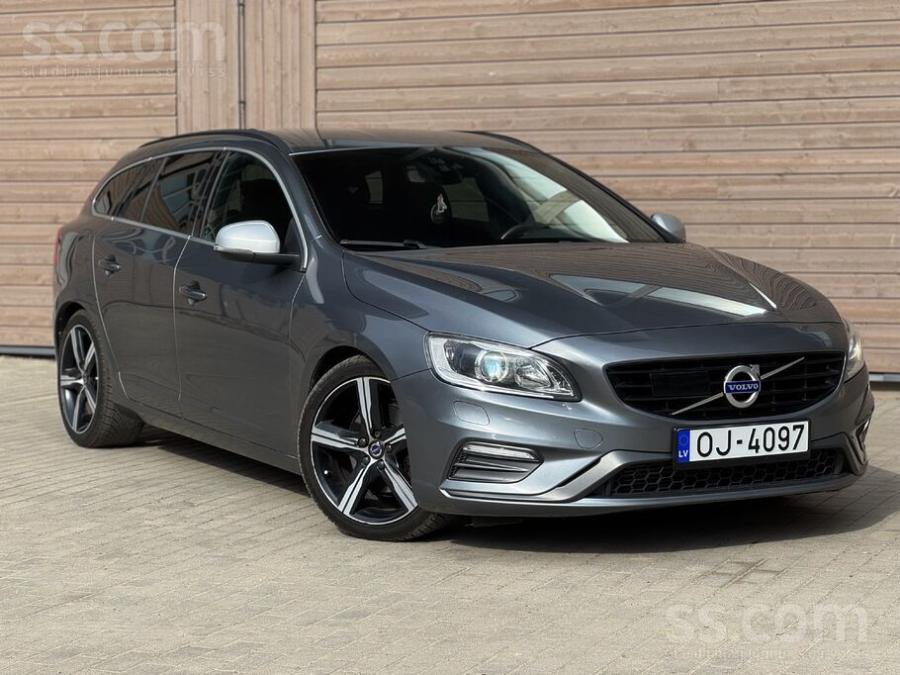 Grey Volvo V60 2016 in Jelgava, with an engine capacity of 2.00 L and mileage of 267 thousand km for 10990 €, photo 3 on AUTOMOTO.COM.LV