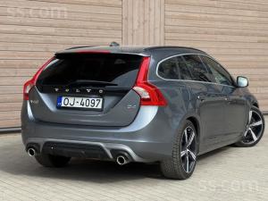 Grey Volvo V60 2016 in Jelgava, with an engine capacity of 2.00 L and mileage of 267 thousand km for 10990 €, photo 4 on AUTOMOTO.COM.LV